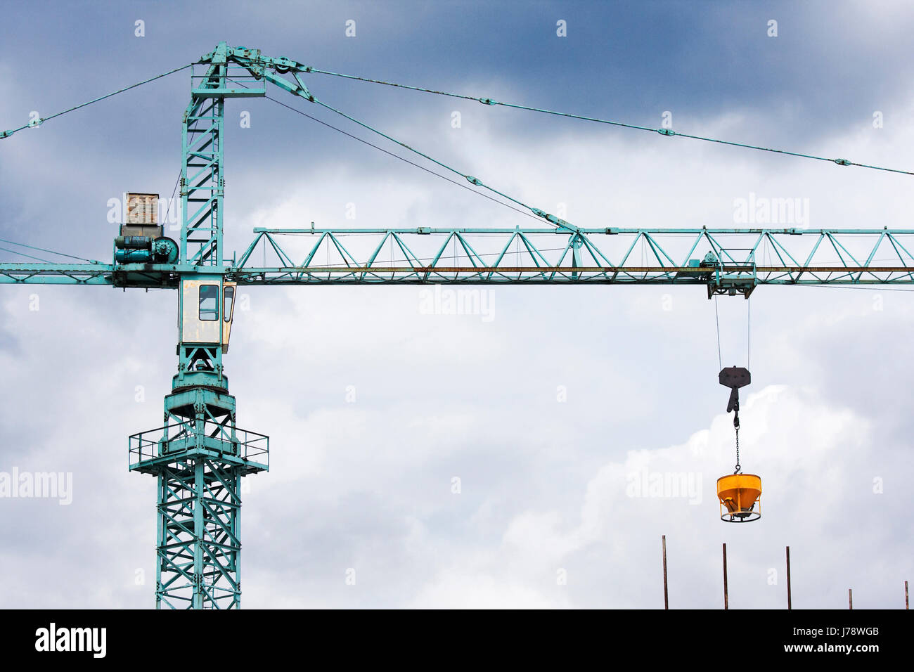 Architektur gebaut bau kran technik gantry jib aufzug -Fotos und -Bildmaterial in hoher ...
