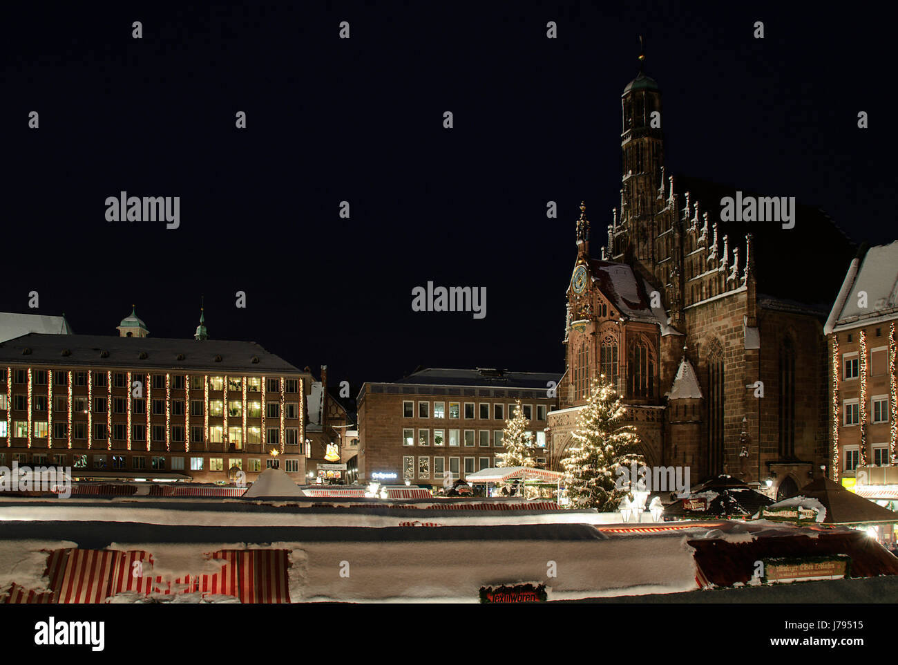 Festlich beleuchteter kirchturm -Fotos und -Bildmaterial in hoher ...