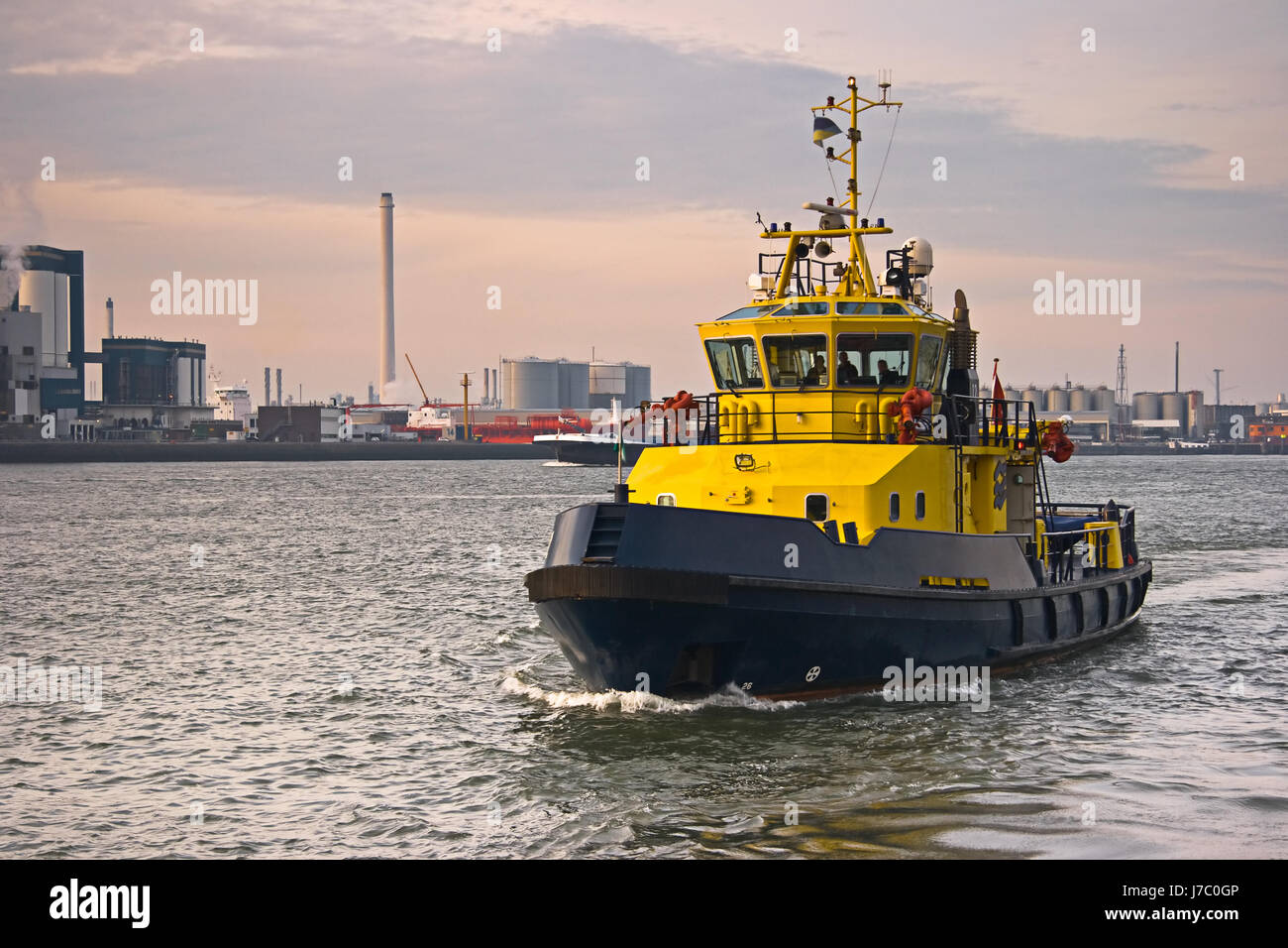 Industrie Transport Schlepper Boot Schiff Schlepper Fluss Wasser ...
