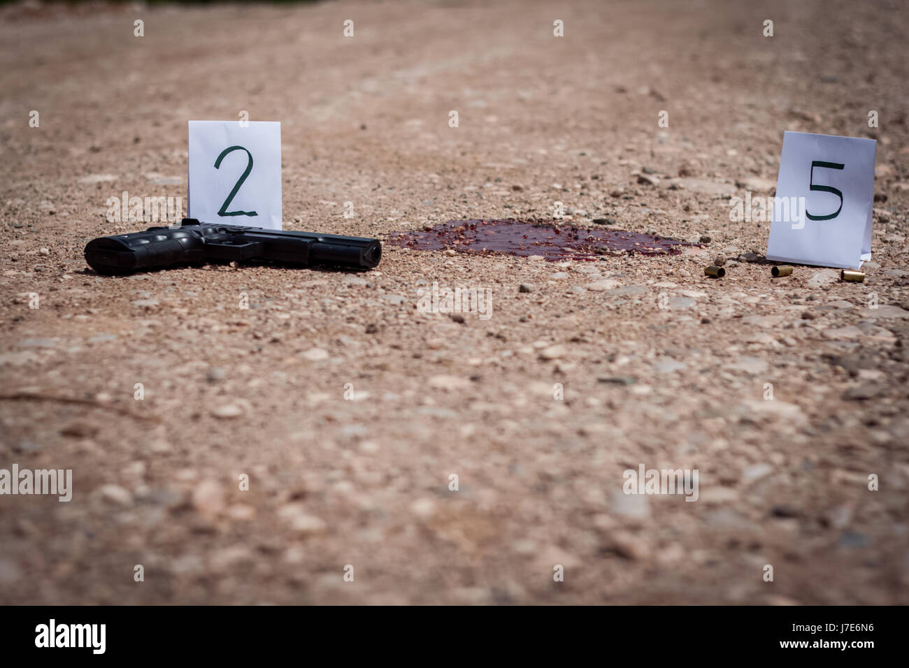 Tatort, Mord, Untersuchung, Pistole und Shell findet die Polizei, setzt ...