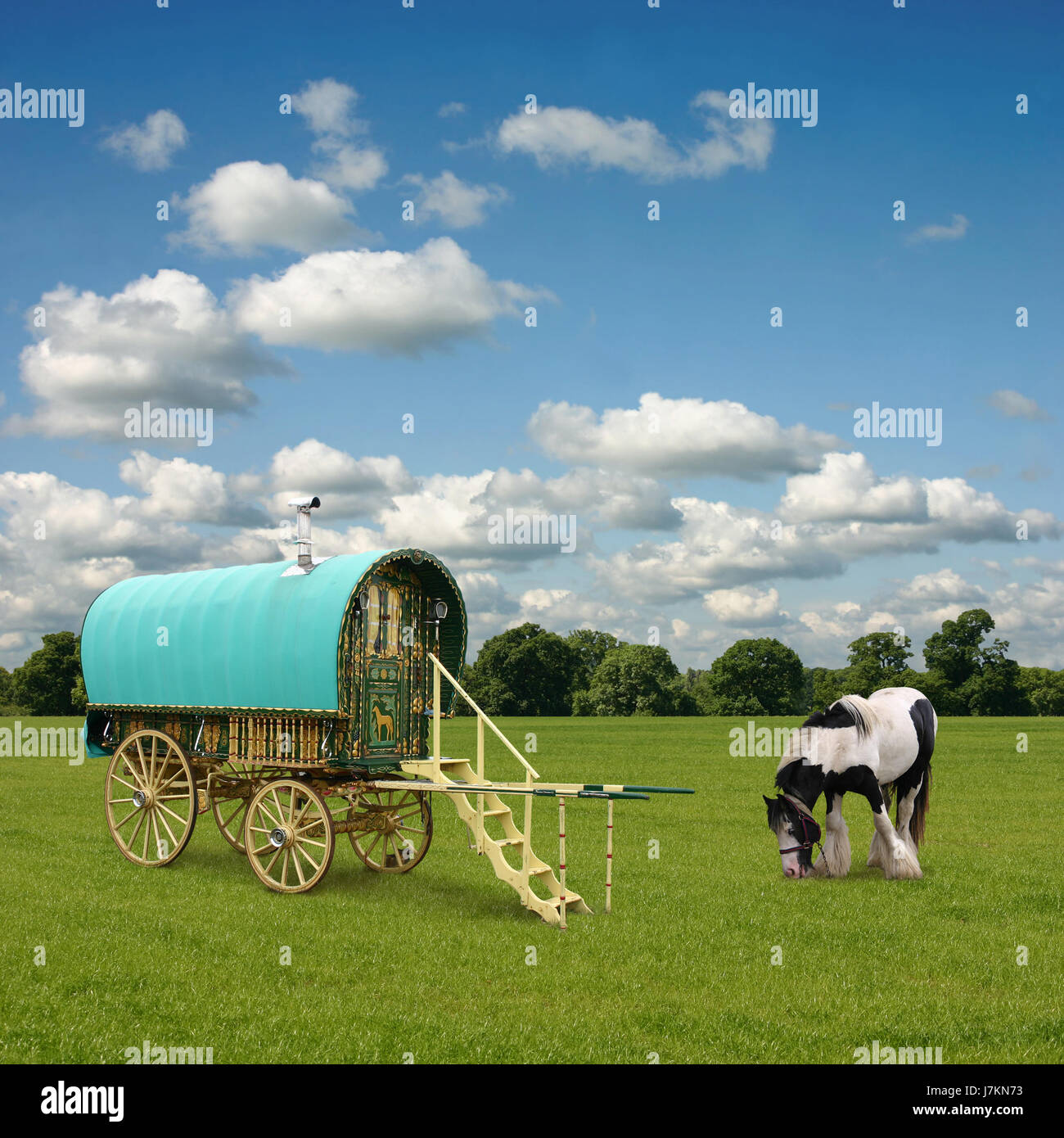 Pferde zigeuner wohnwagen -Fotos und -Bildmaterial in hoher Auflösung ...