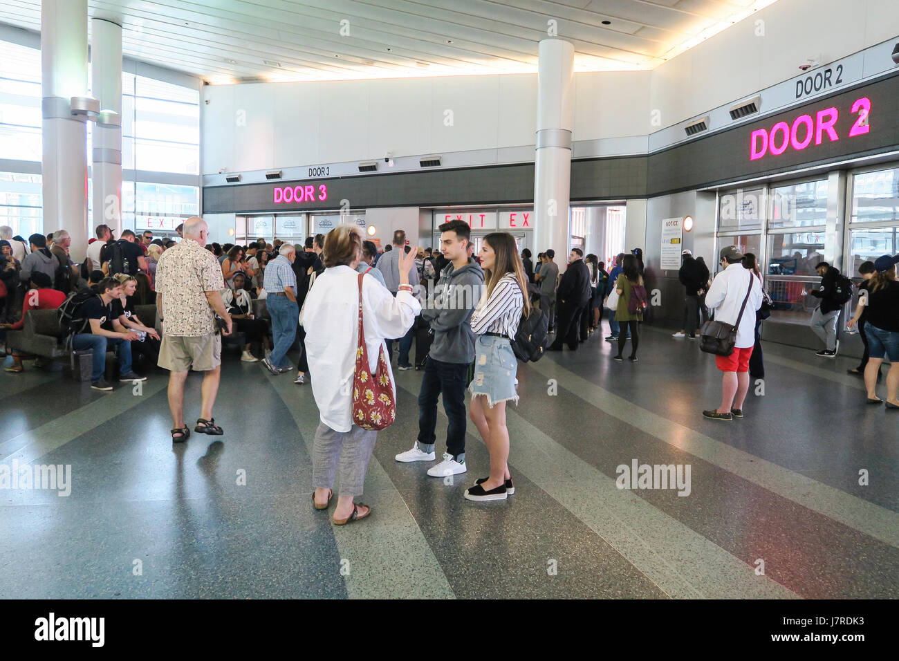 Inside ferry terminal -Fotos und -Bildmaterial in hoher Auflösung – Alamy