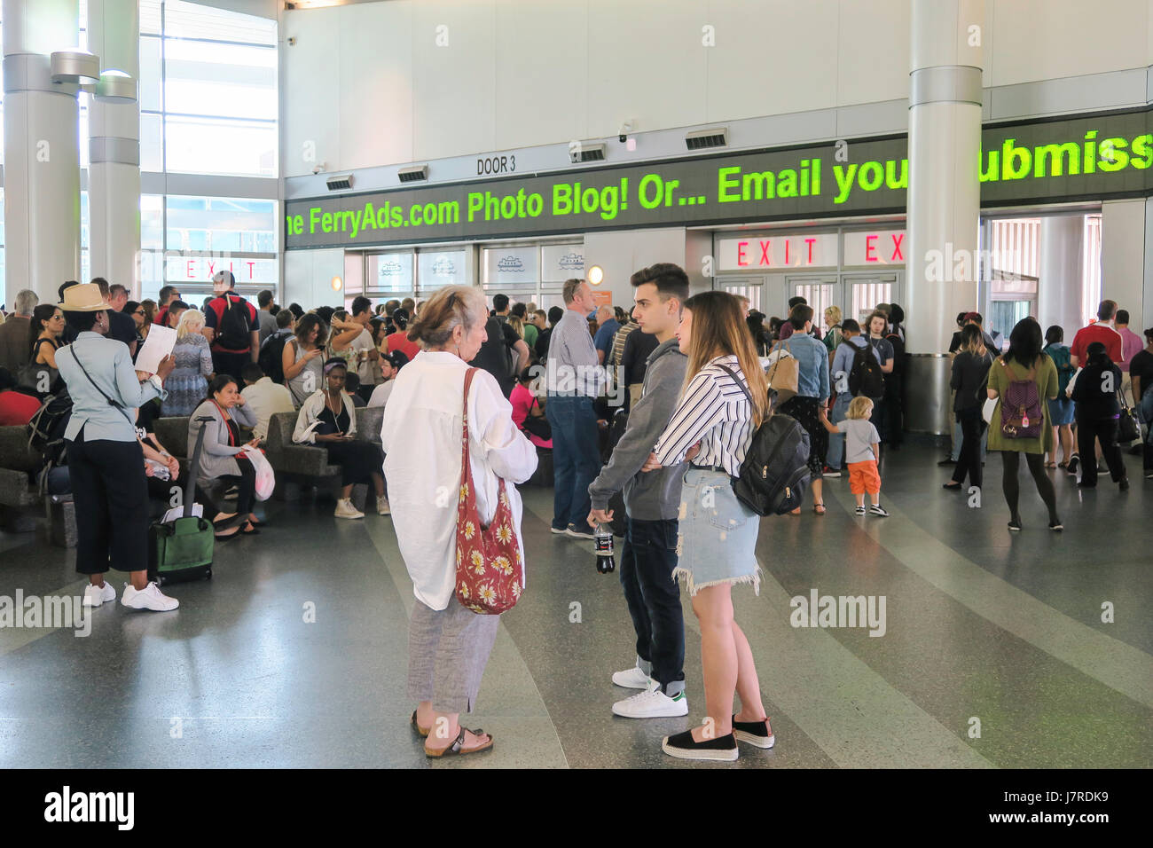 Inside ferry terminal -Fotos und -Bildmaterial in hoher Auflösung – Alamy