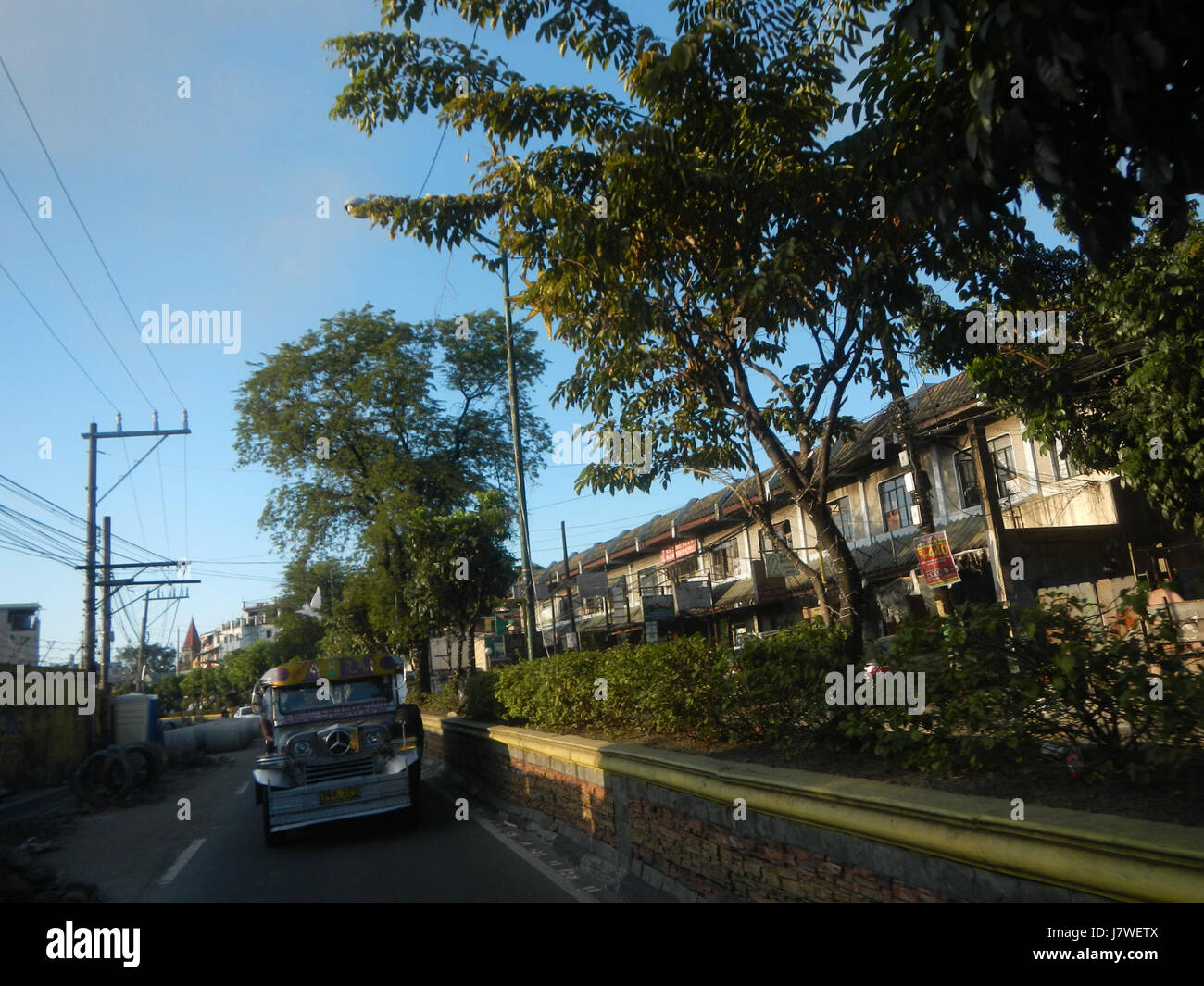 Dieses Bild zeigt einen Blick auf die Barangays entlang der Boni Avenue ...