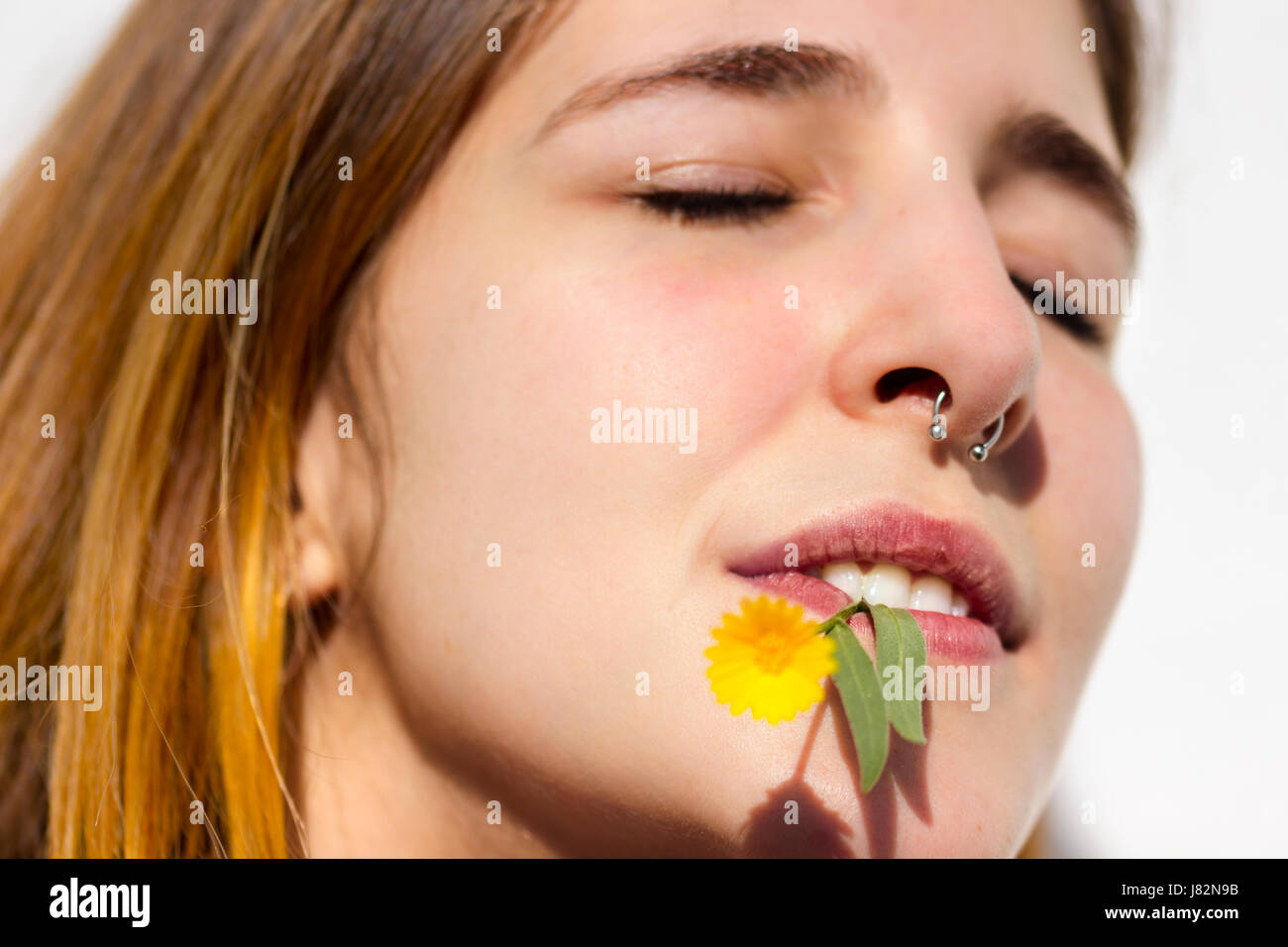 Kleines piercing -Fotos und -Bildmaterial in hoher Auflösung – Alamy