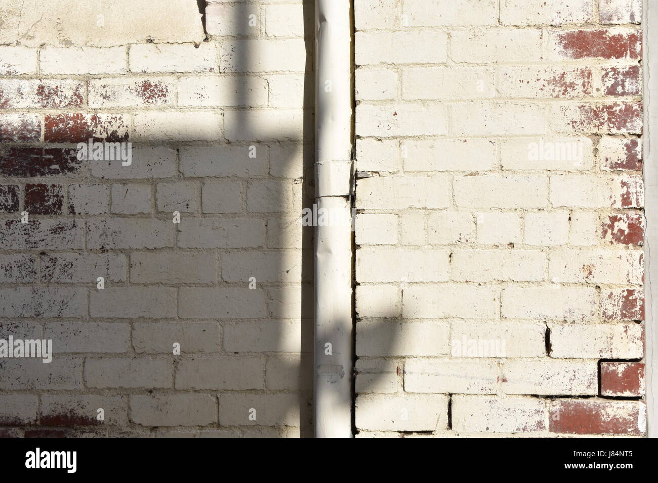 White brick wall facade -Fotos und -Bildmaterial in hoher Auflösung – Alamy