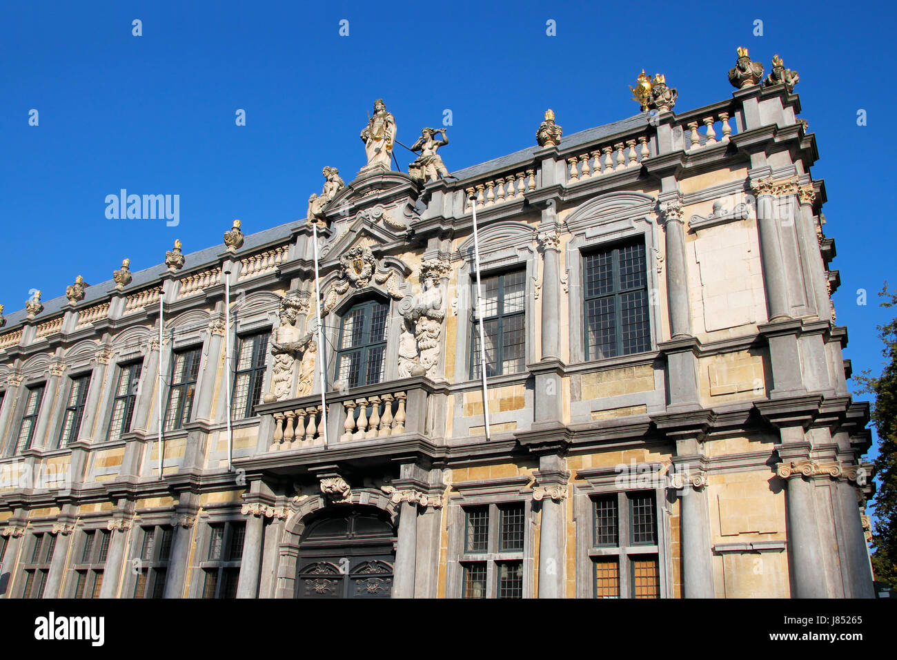 Barocke girlande -Fotos und -Bildmaterial in hoher Auflösung – Alamy