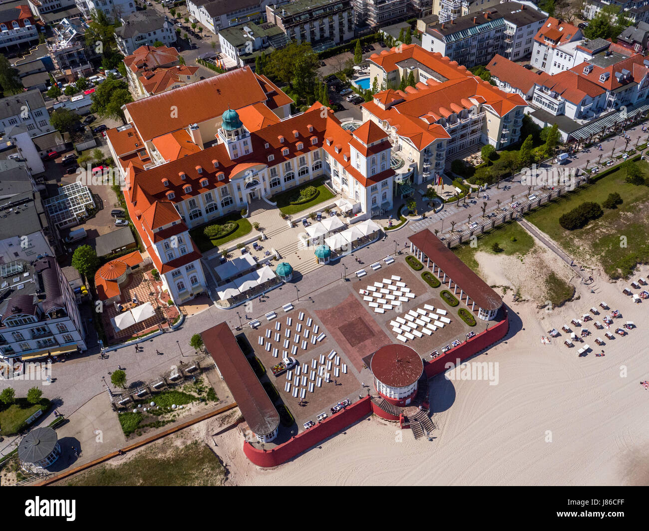 Binz, Deutschland. 18. Mai 2017. Das über 100 Jahre alte Kurhaus mit ...