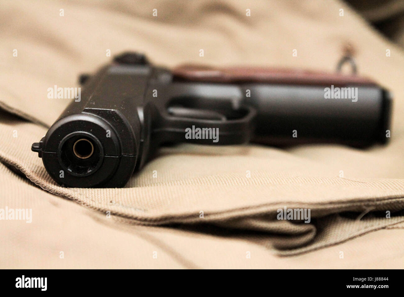 Die Mündung der Waffe. Pistole. Die Waffe. Gefahr Stockfotografie - Alamy