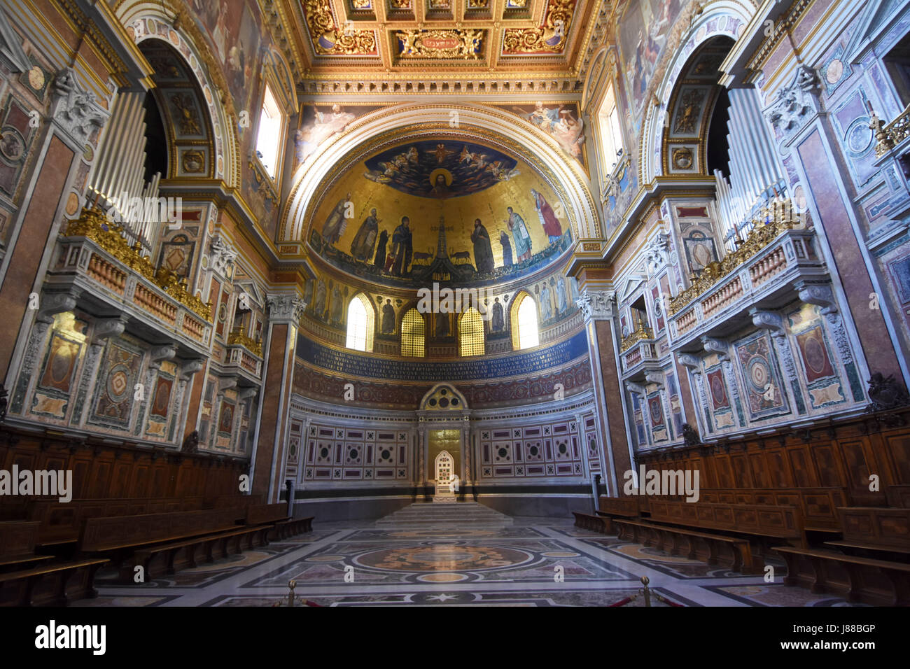 Statue at the basilica of st john lateran -Fotos und -Bildmaterial in ...