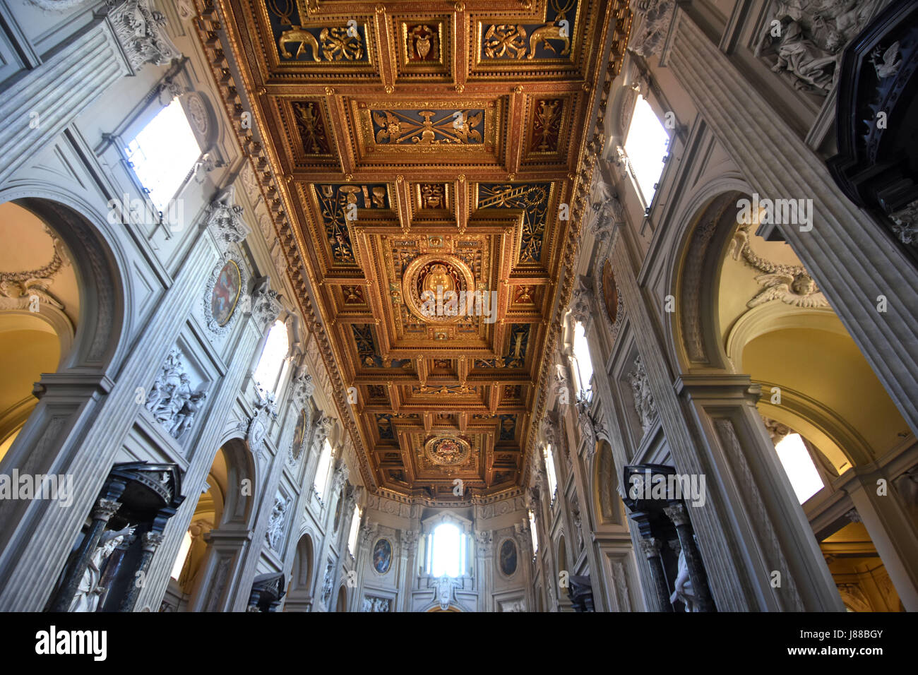 Basilika rom italien kirche kreuz -Fotos und -Bildmaterial in hoher ...