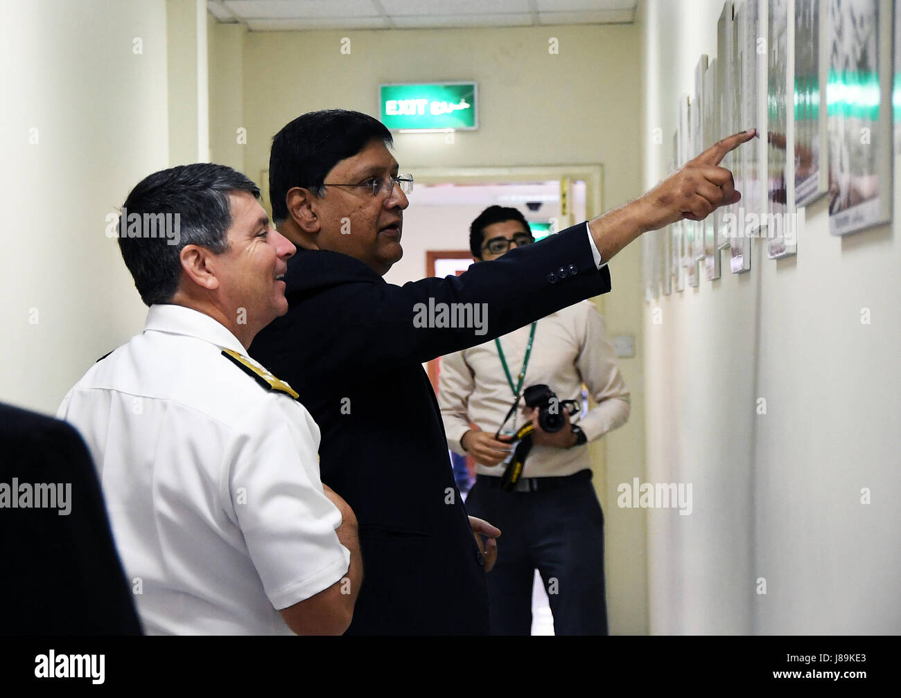 170521-N-XP344-0082 MANAMA, Bahrain (21. Mai 2017) George Cheriyan ...