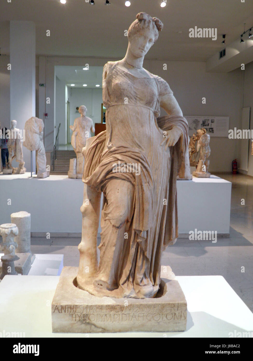 Aus Marmor Kultstatue der Aphrodite Hypolympidia, aus dem Heiligtum der ...