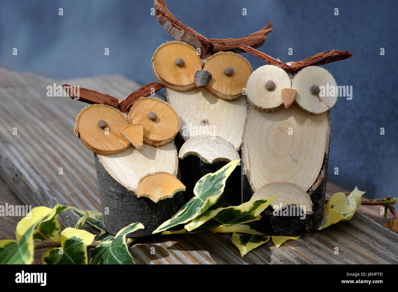 Holz geschnitzte eulen -Fotos und -Bildmaterial in hoher Auflösung – Alamy