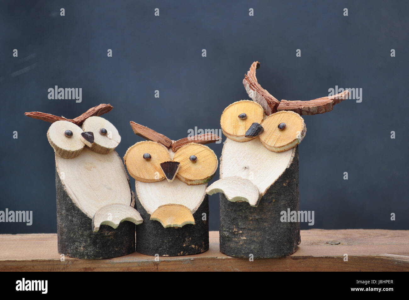 Holz geschnitzte eulen -Fotos und -Bildmaterial in hoher Auflösung – Alamy