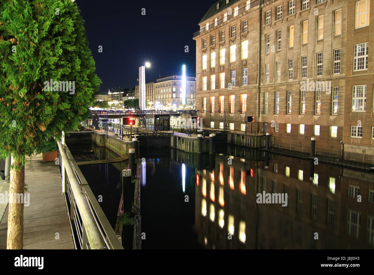 Alsterfleet bei nacht -Fotos und -Bildmaterial in hoher Auflösung – Alamy