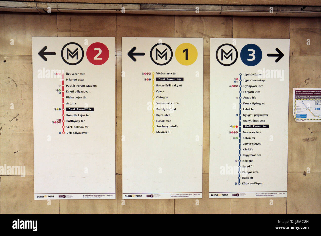 Allgemeine Zeichen Liste der U-Bahnhöfe und Strecken an der Wand eines ...