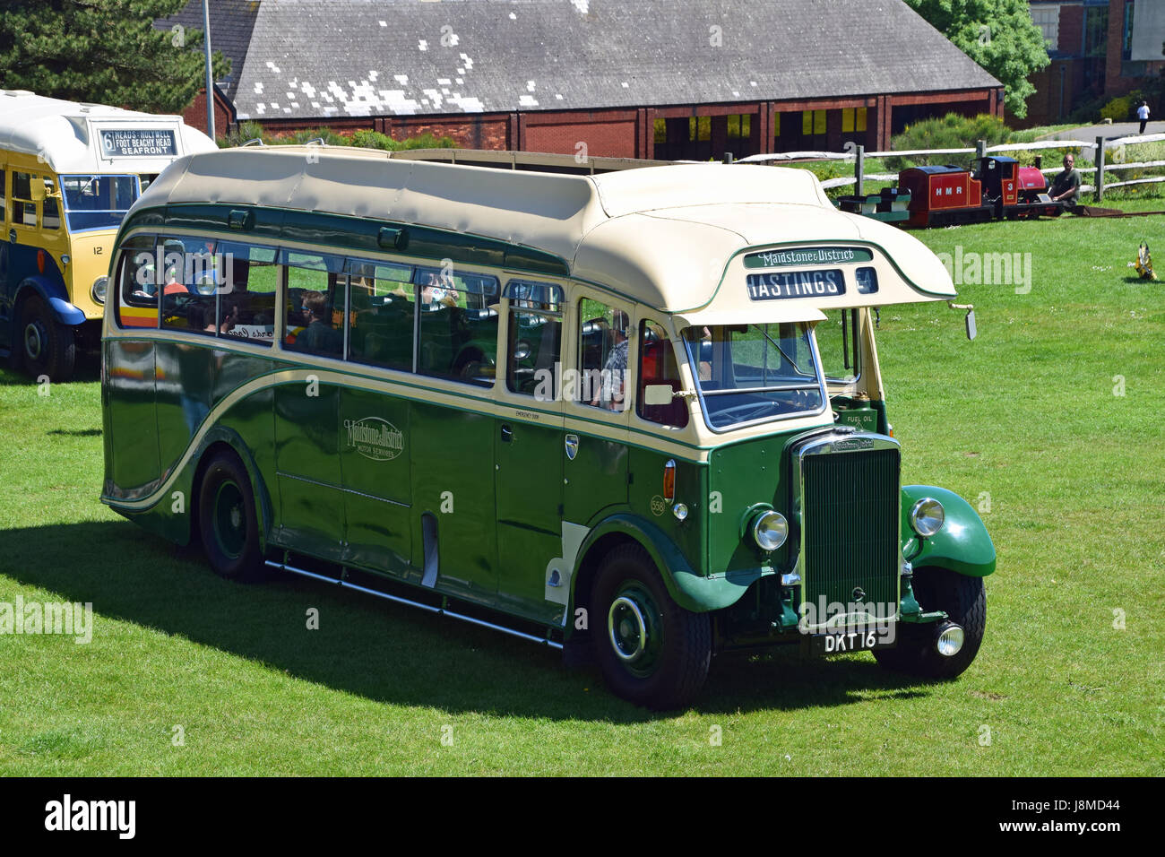 DKT16, CO558, Maidstone & Bezirk Leyland Tiger TS7 Harrington bei ...