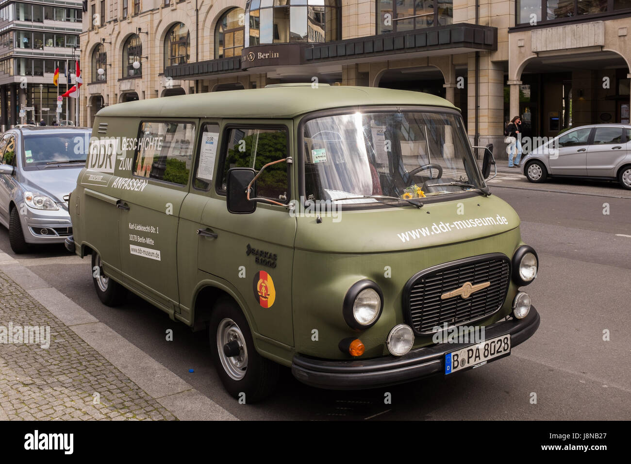 BERLIN, 24. APRIL: Barkas B 1000, Mini-Van ein Toner mit 2-Takt ...