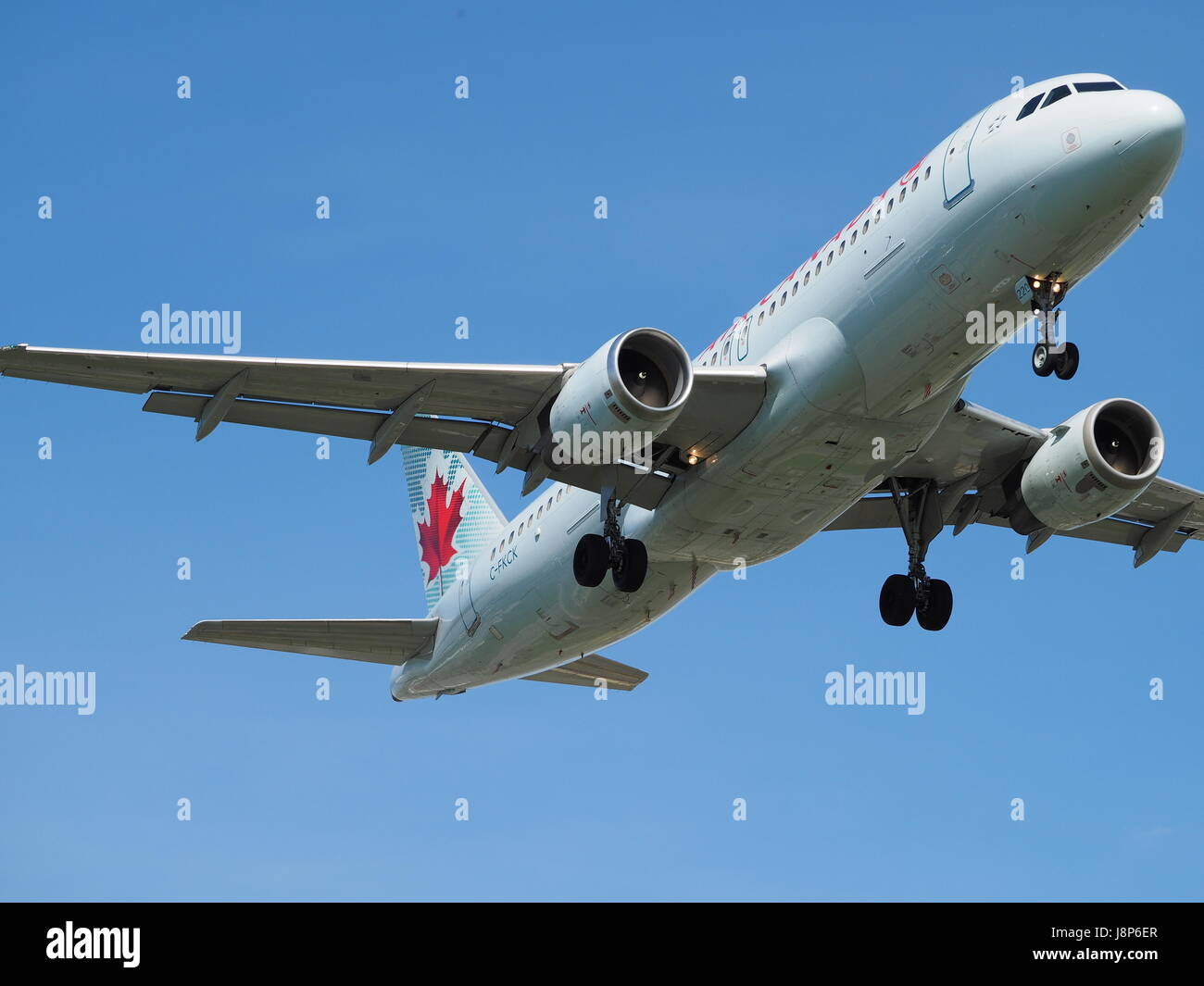 Airbus a320 fahrwerk -Fotos und -Bildmaterial in hoher Auflösung – Alamy