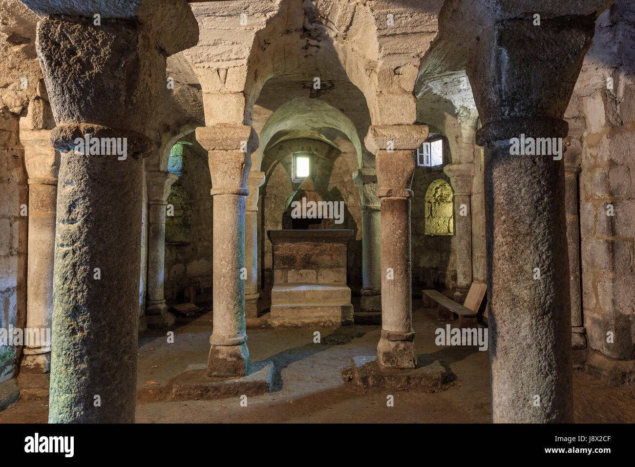 Romanesque crypt -Fotos und -Bildmaterial in hoher Auflösung - Seite 2 ...
