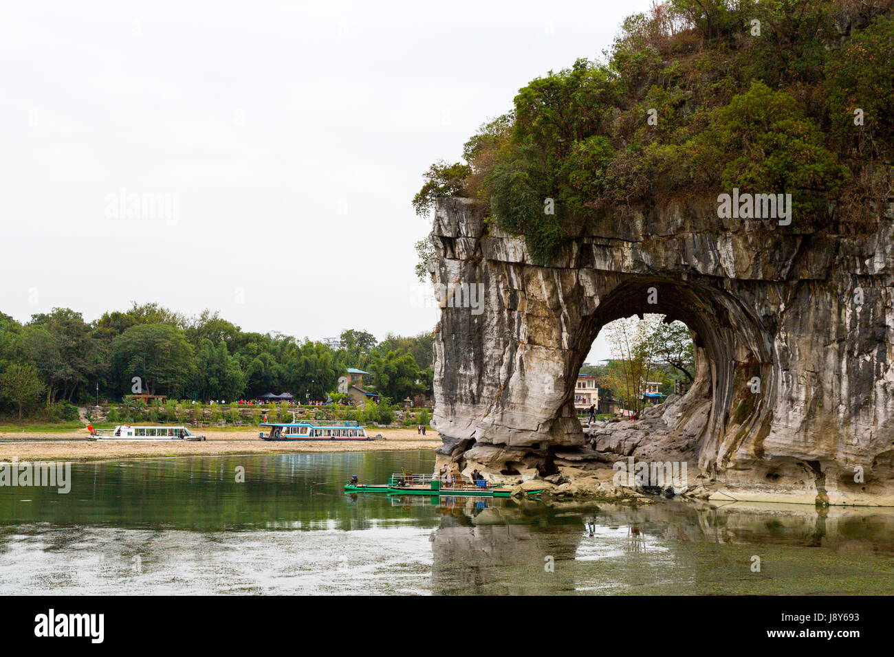 Moon Hill Guilin, China Stockfotos und -bilder Kaufen - Alamy