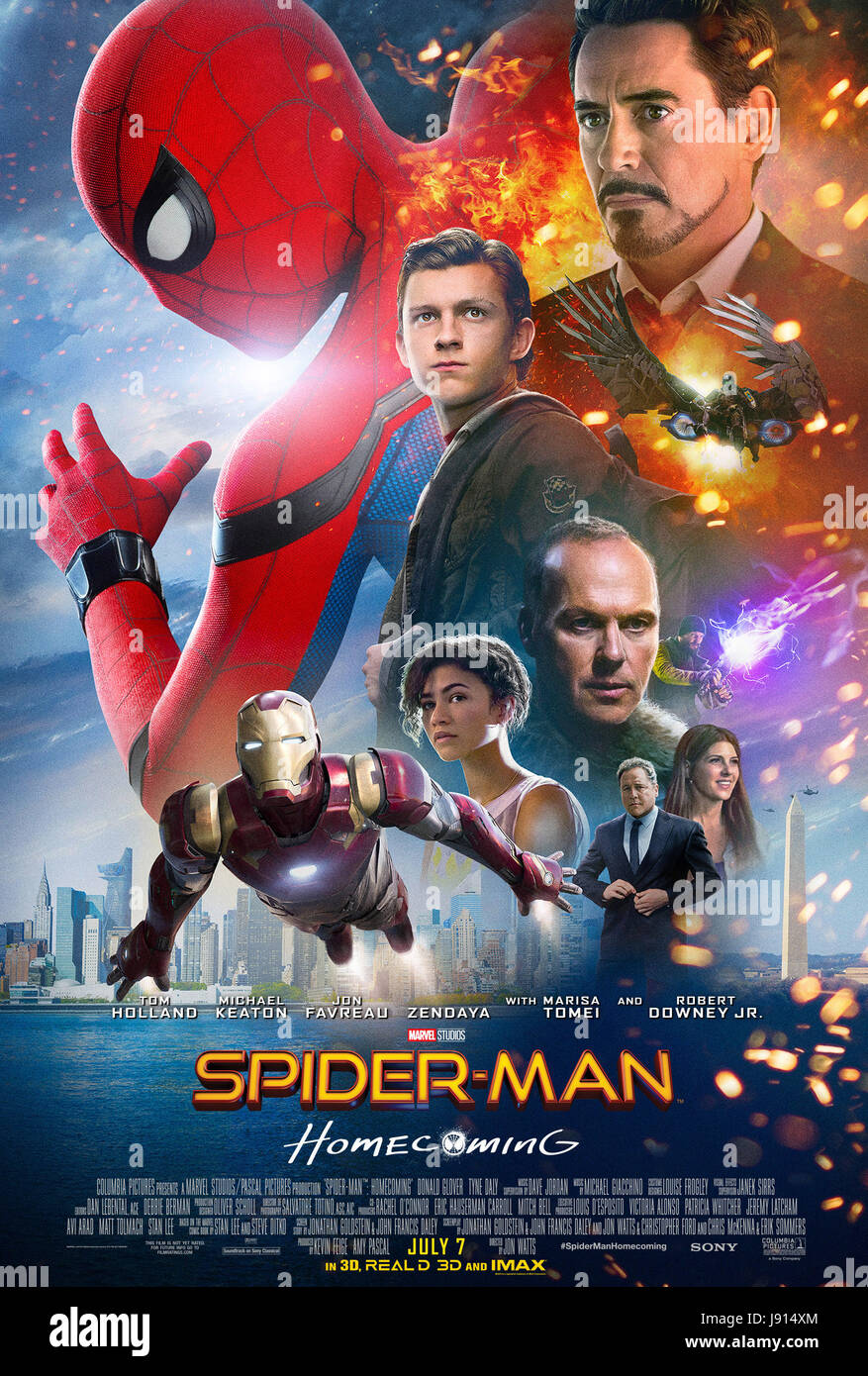 SPIDER-MAN: HOMECOMING, US-Plakat, von oben: Tom Holland als Spider-Man ...