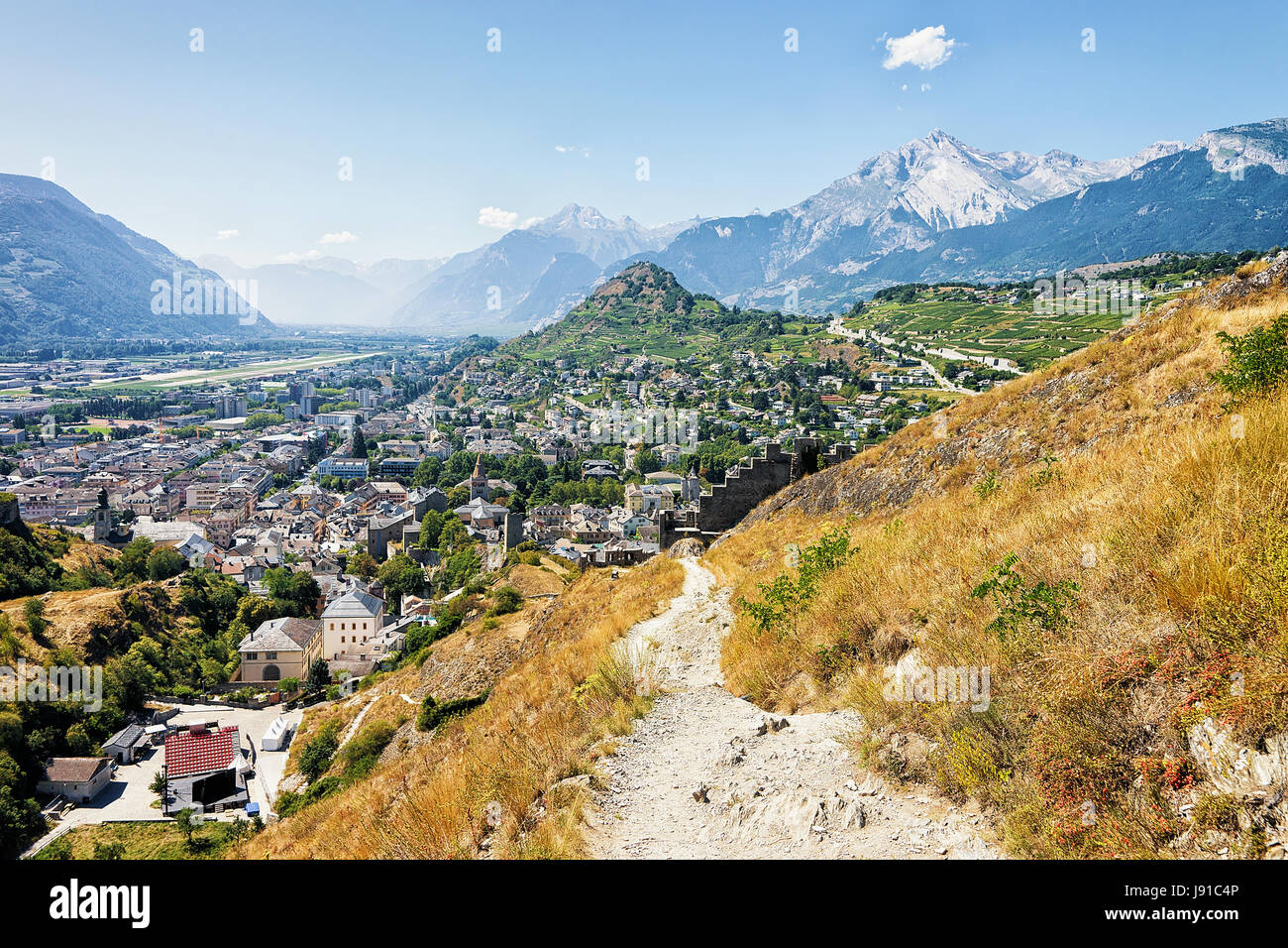 Panorama der Altstadt Ansicht von Schloss Tourbillon in Sion, Wallis ...
