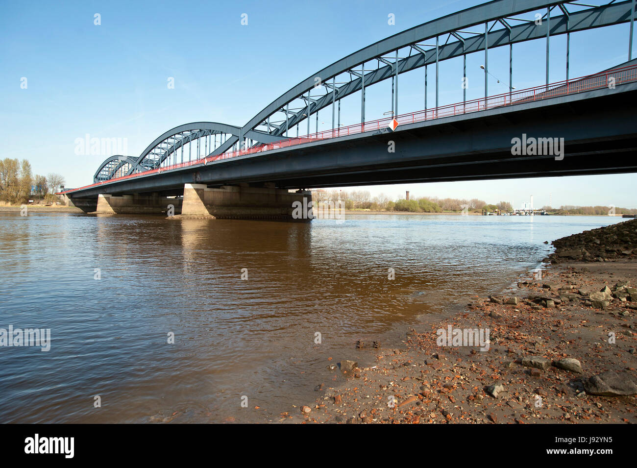 Neue elbbruecke -Fotos und -Bildmaterial in hoher Auflösung – Alamy