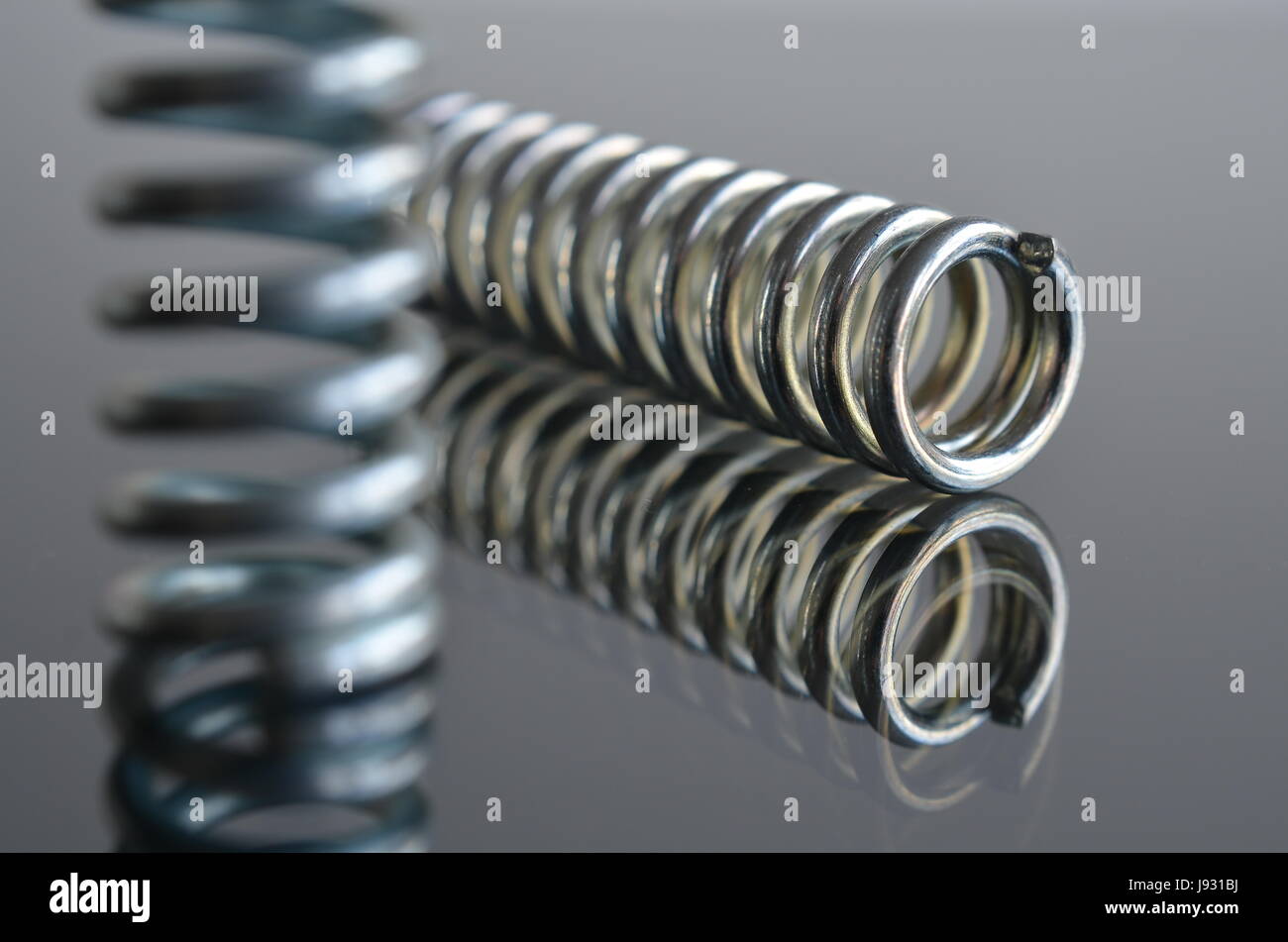 Komprimierende feder -Fotos und -Bildmaterial in hoher Auflösung – Alamy