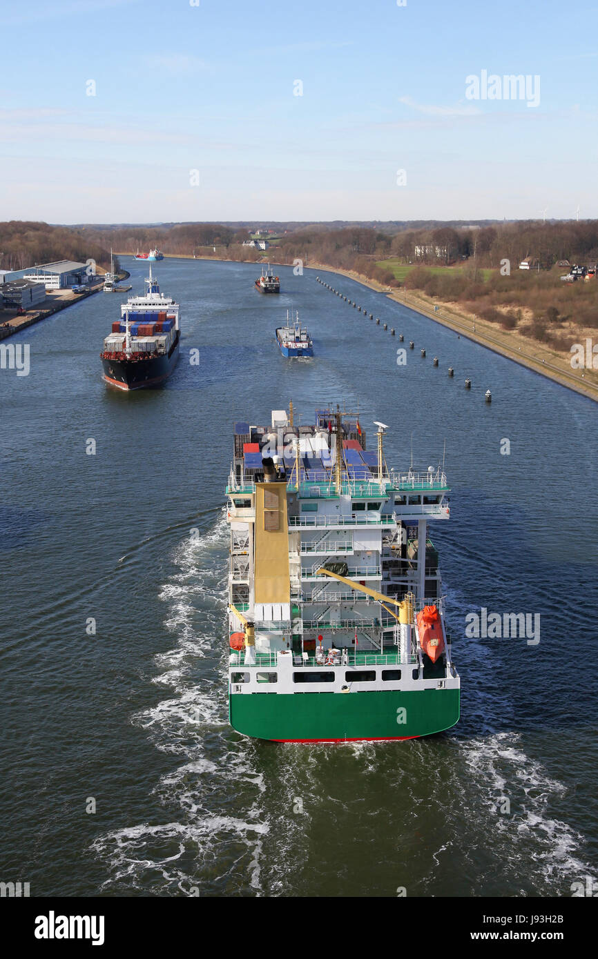 Container-Schiffe auf dem Nord-Ostsee-Kanal, Deutschland Stockfotografie - Alamy
