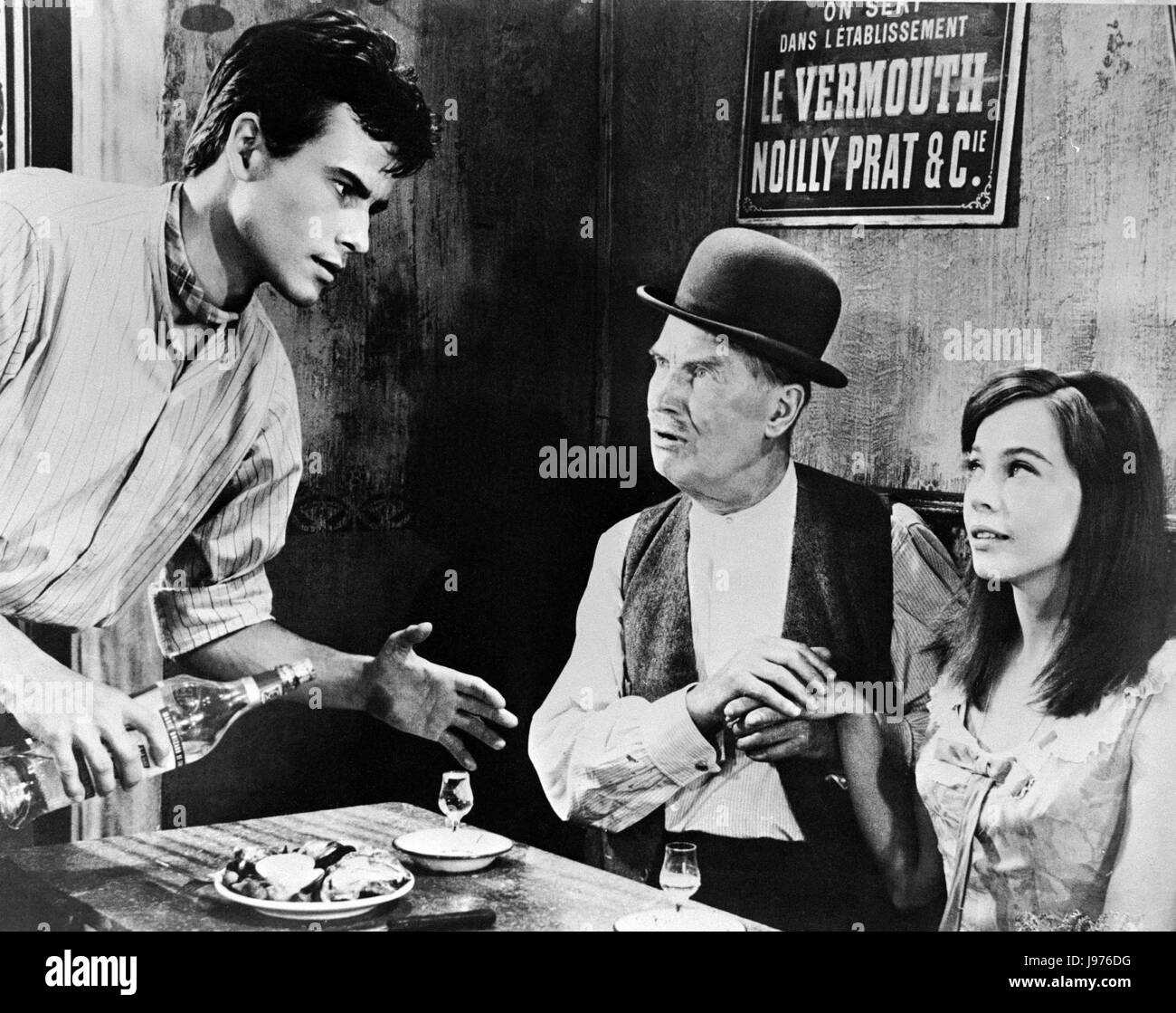 Mit leslie caron maurice chevalier -Fotos und -Bildmaterial in hoher ...