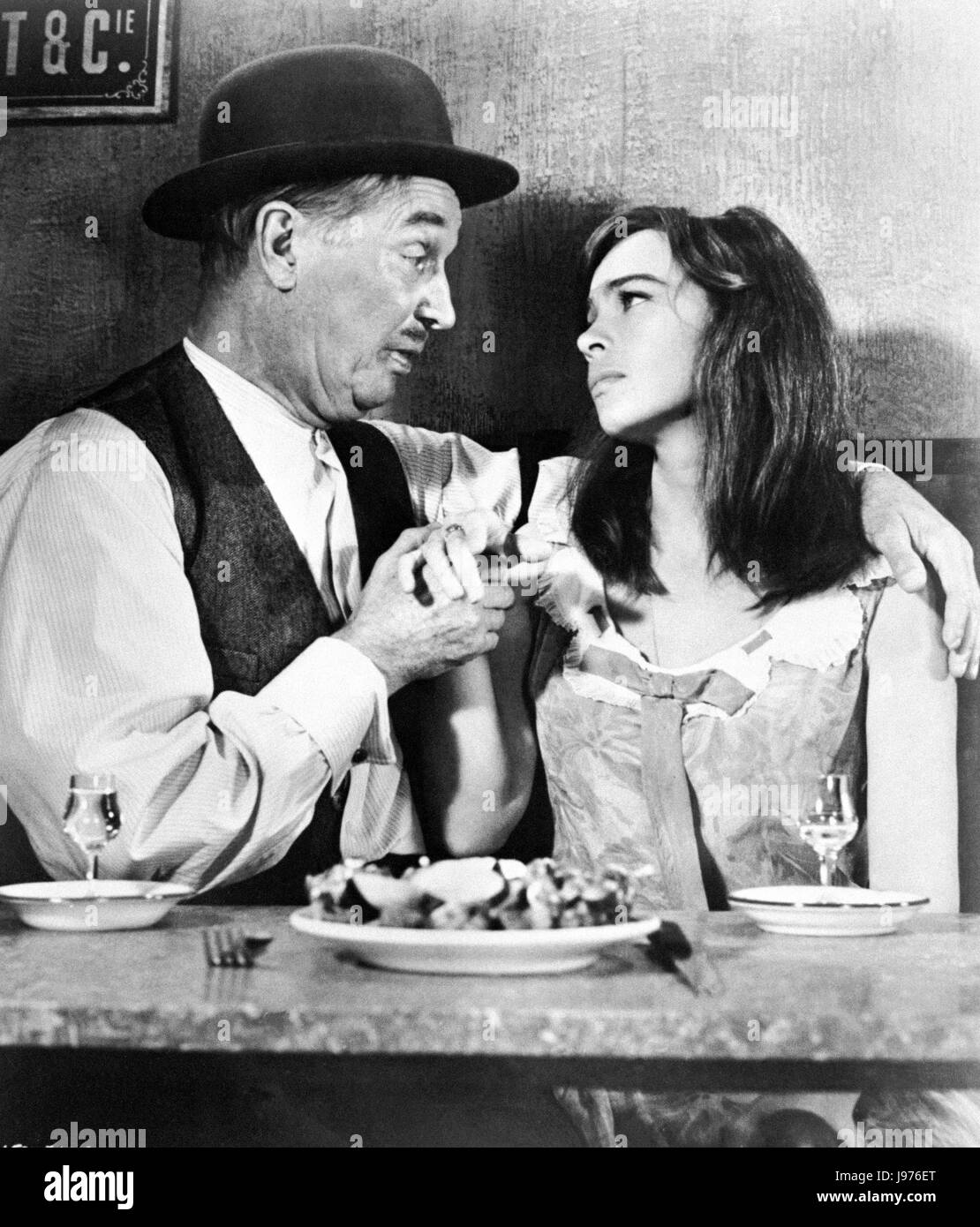 Mit leslie caron maurice chevalier -Fotos und -Bildmaterial in hoher ...