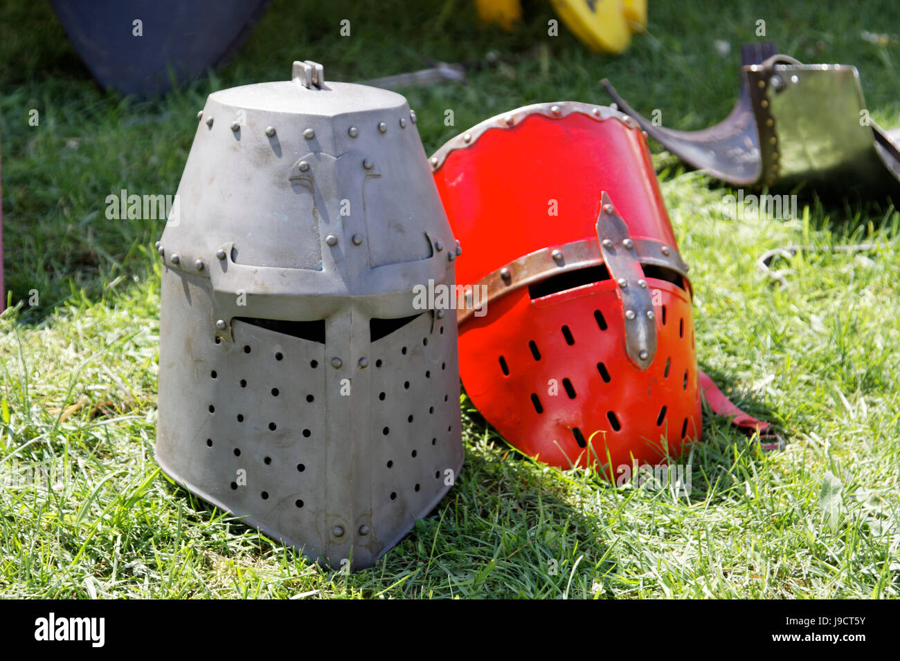 Deutscher ritter mit helm -Fotos und -Bildmaterial in hoher Auflösung ...