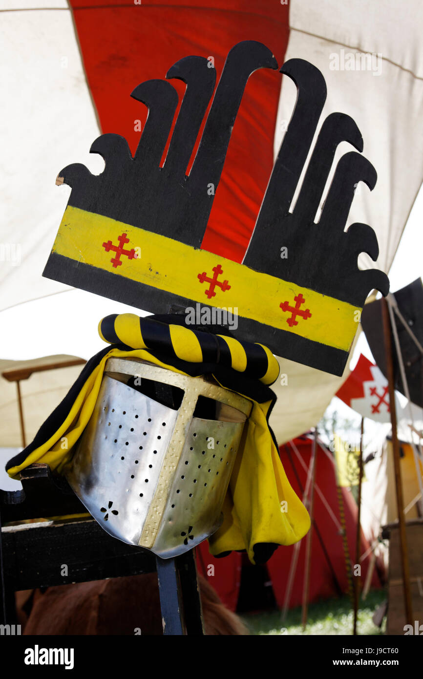 Deutscher ritter mit helm -Fotos und -Bildmaterial in hoher Auflösung ...