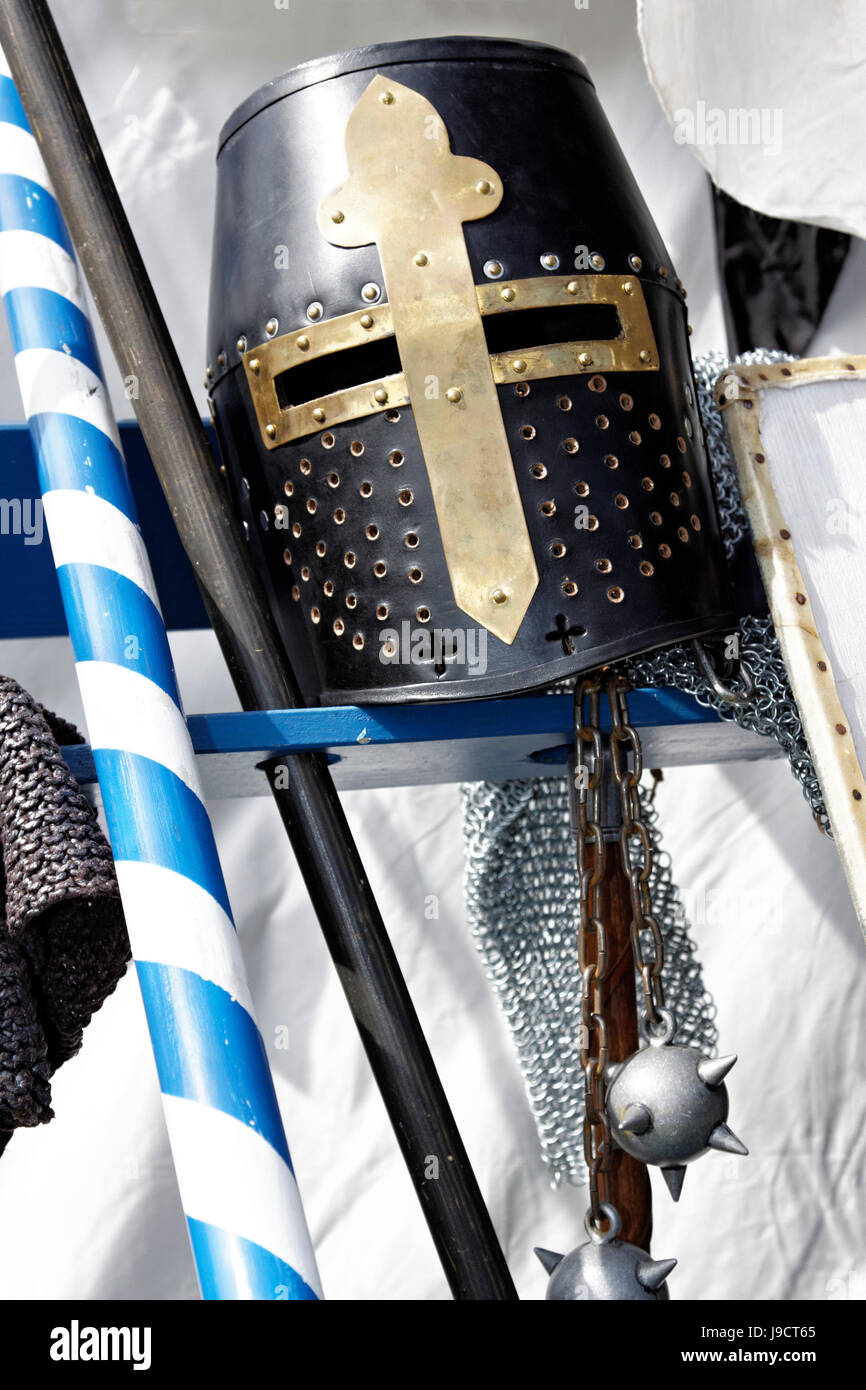 Deutscher ritter mit helm -Fotos und -Bildmaterial in hoher Auflösung ...