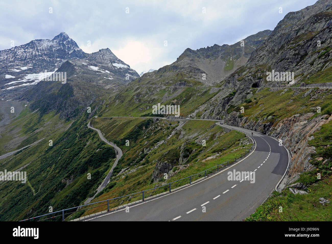 Susten mountain pass road -Fotos und -Bildmaterial in hoher Auflösung ...