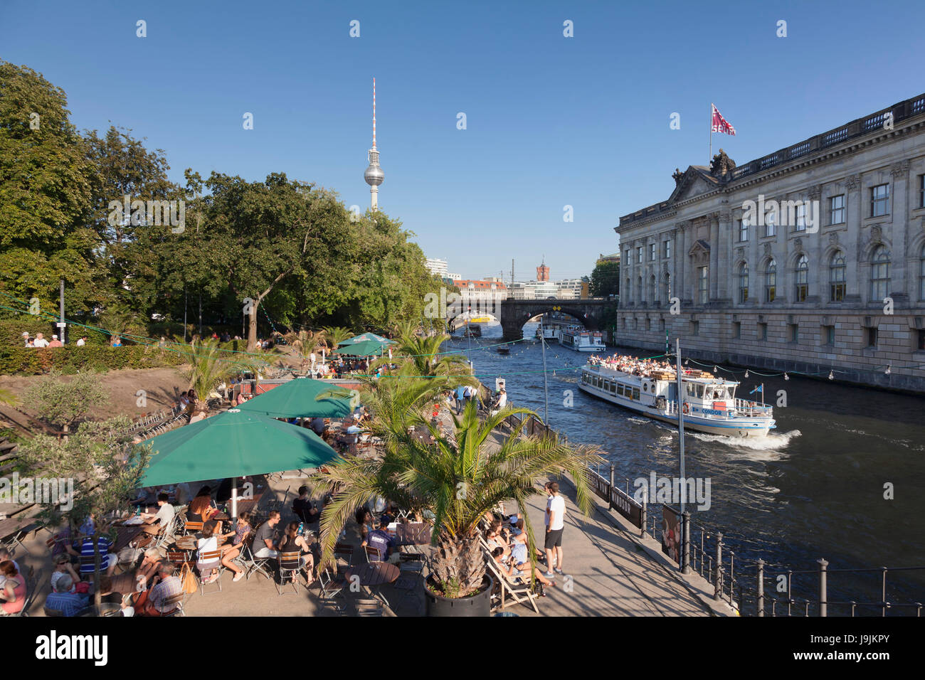 Beach bar berlin -Fotos und -Bildmaterial in hoher Auflösung – Alamy
