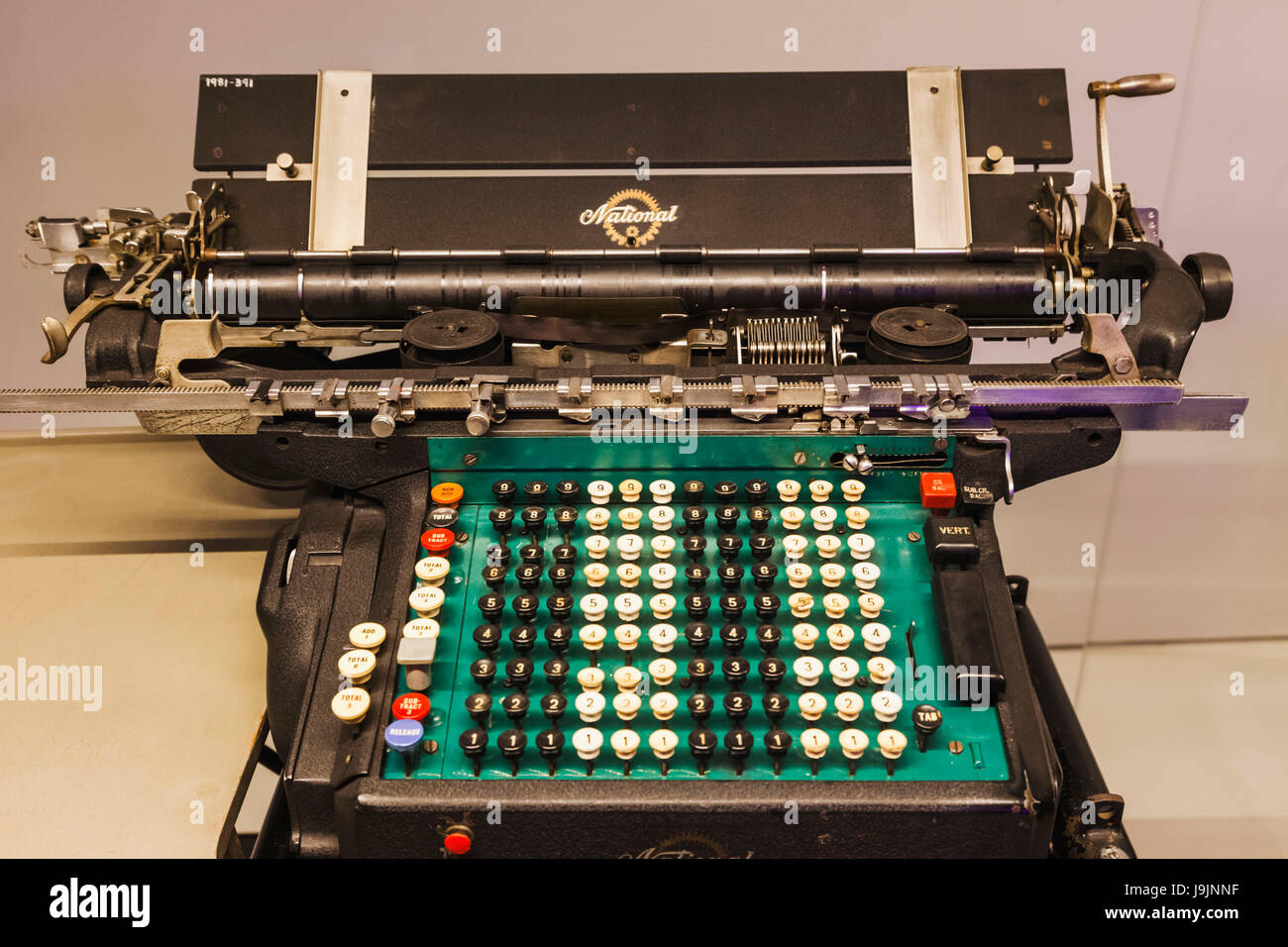 Calculating machine -Fotos und -Bildmaterial in hoher Auflösung – Alamy Calculating machine -Fotos und -Bildmaterial in hoher Auflösung – Alamy