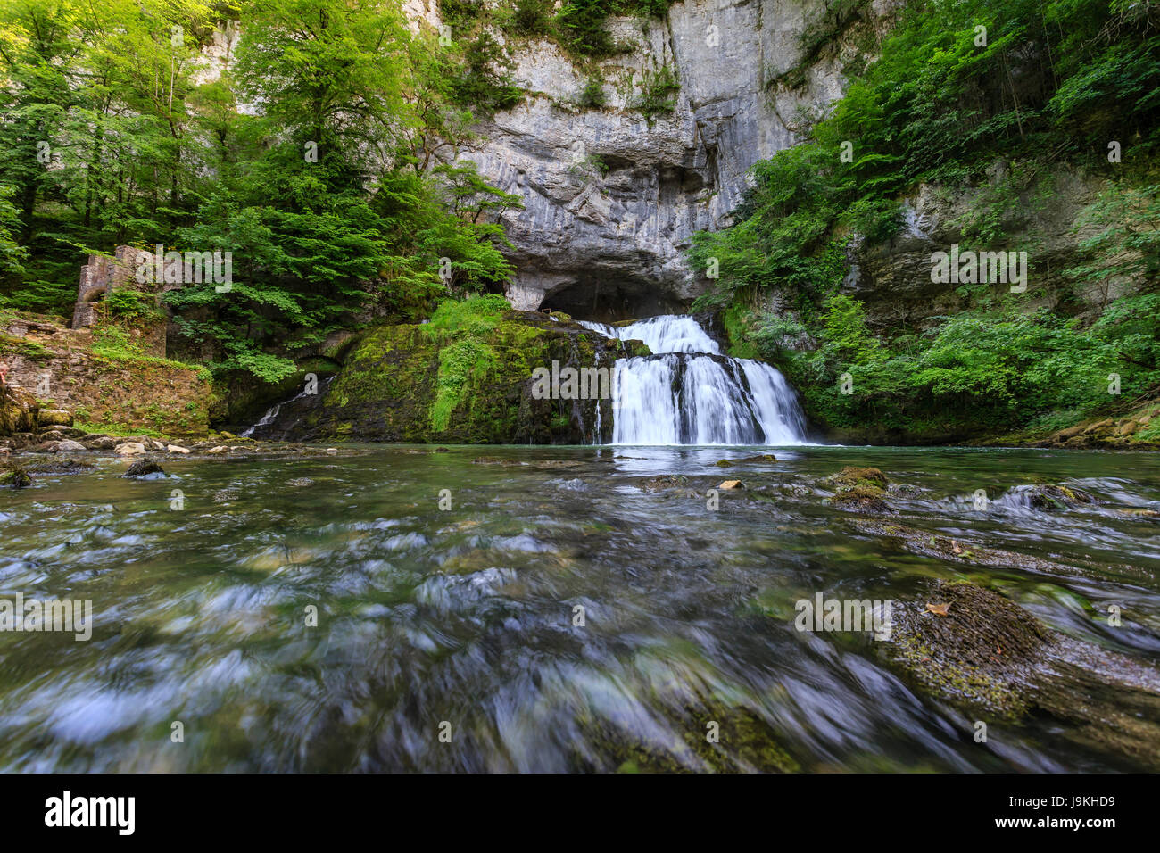 Natürliche unterirdische quelle -Fotos und -Bildmaterial in hoher ...