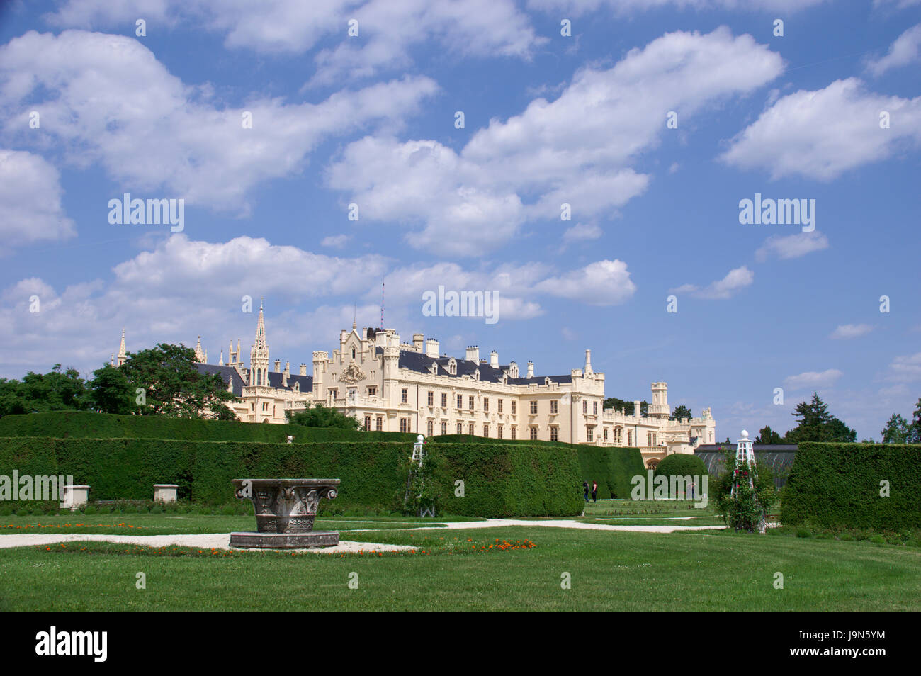 Französischer Park und Schloss Lednice in Mähren Stockfotografie - Alamy