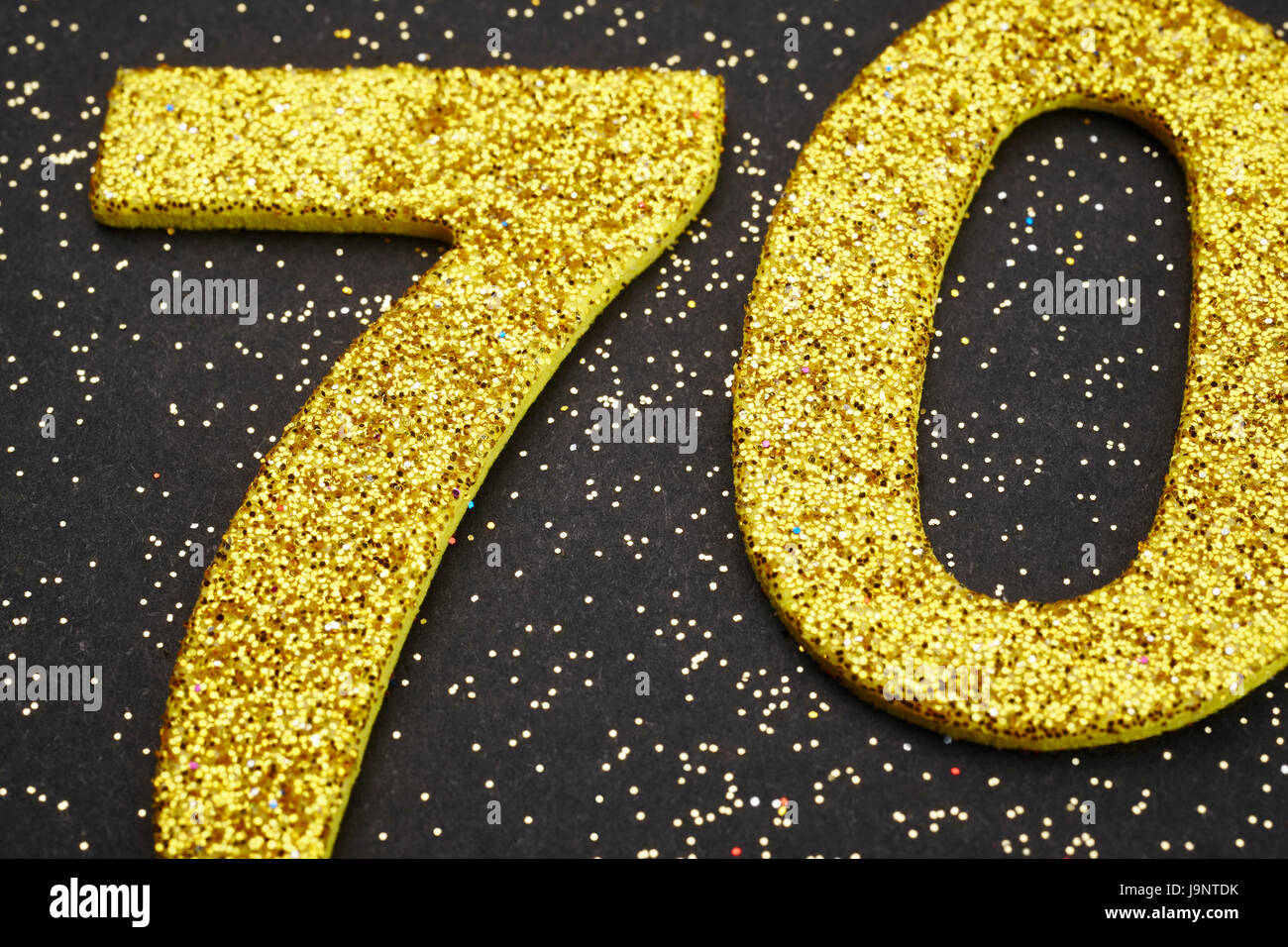 Cartoon geburtstag 70 -Fotos und -Bildmaterial in hoher Auflösung – Alamy