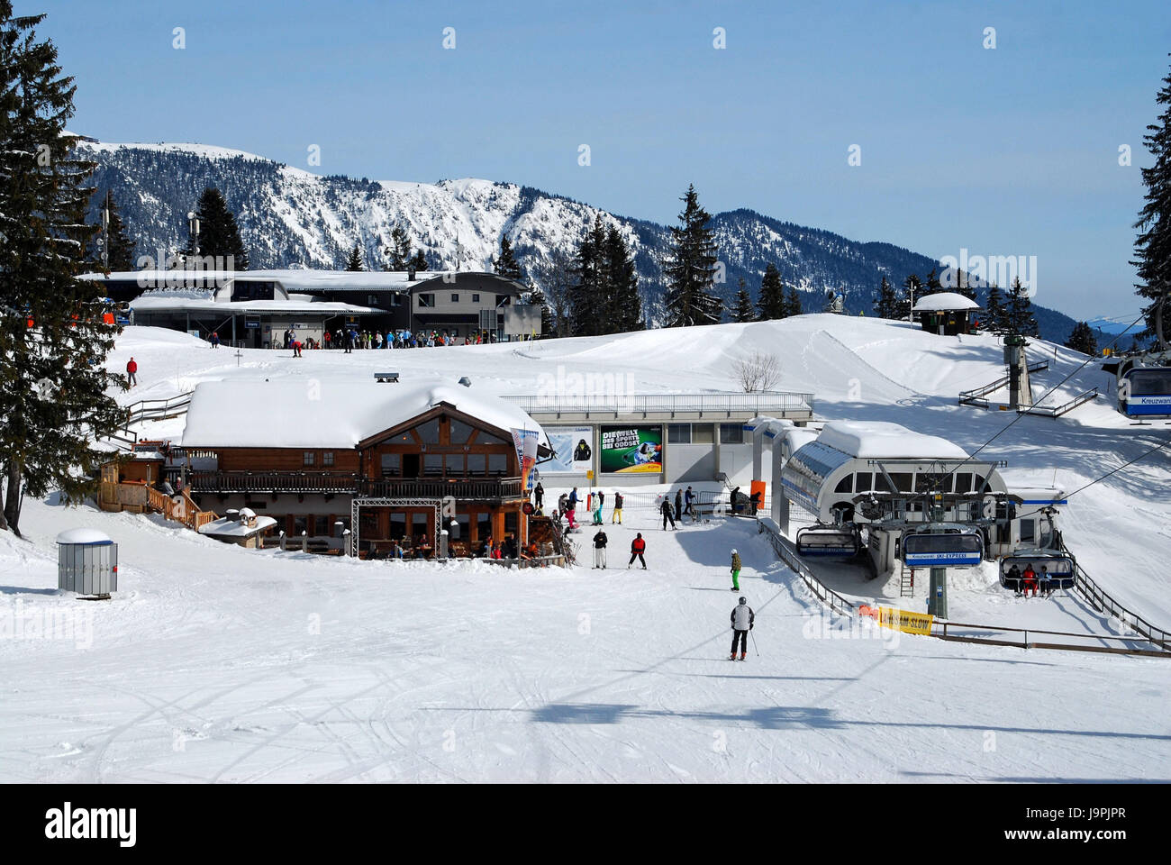 Skigebiet hausberg -Fotos und -Bildmaterial in hoher Auflösung – Alamy