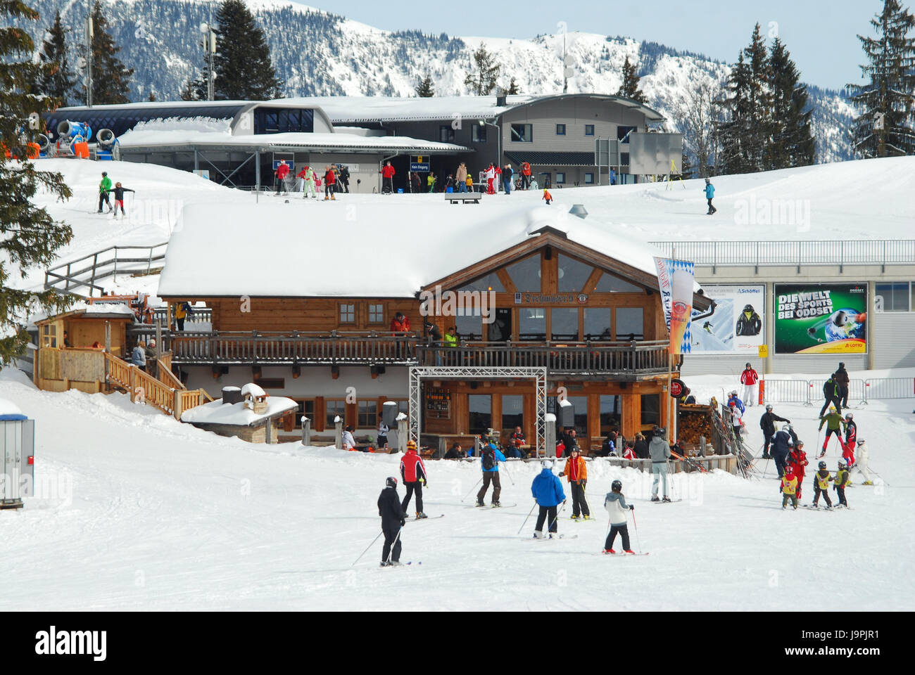 Skigebiet hausberg -Fotos und -Bildmaterial in hoher Auflösung – Alamy