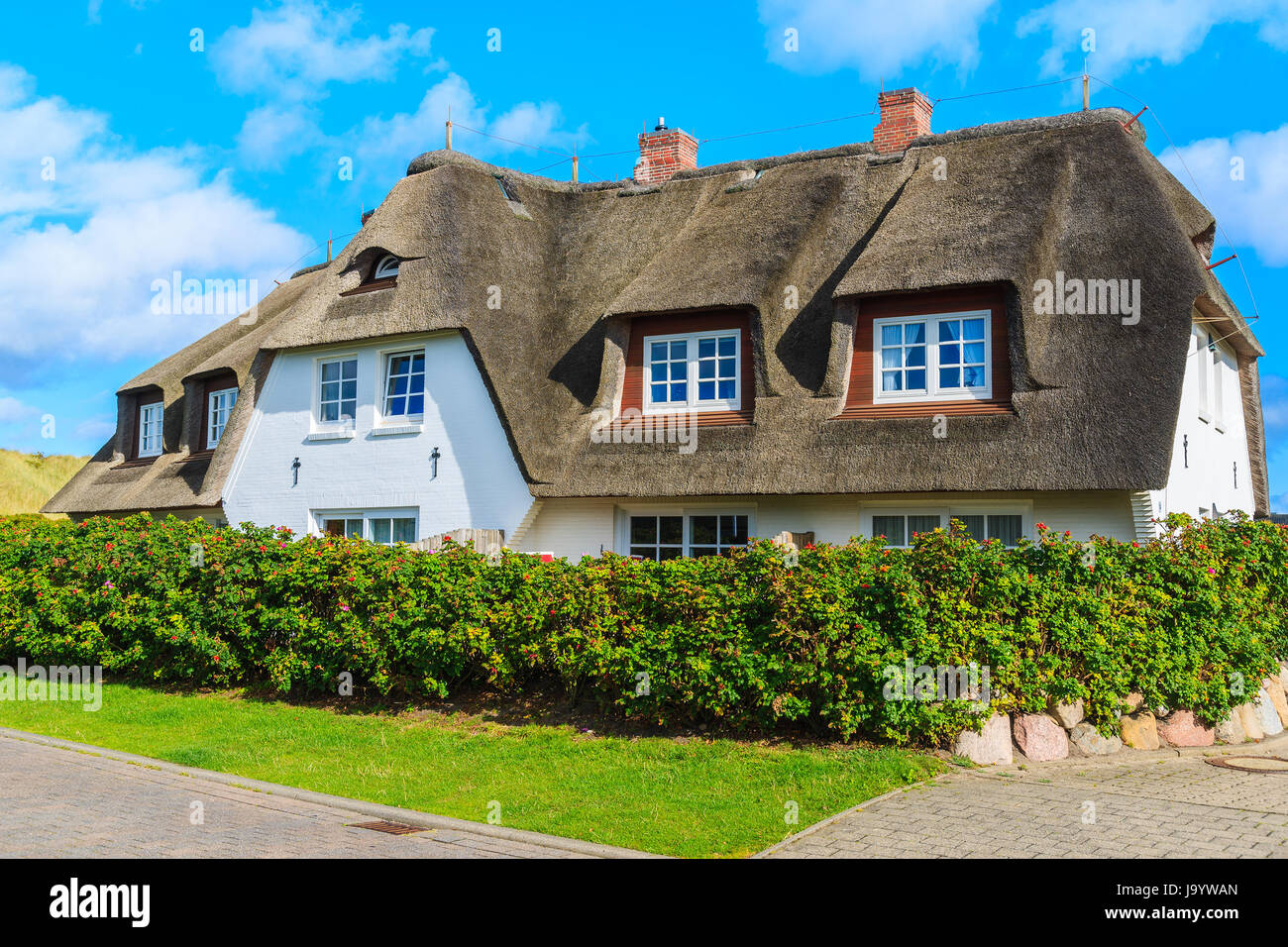 Reetdachhaus in kampen -Fotos und -Bildmaterial in hoher Auflösung – Alamy