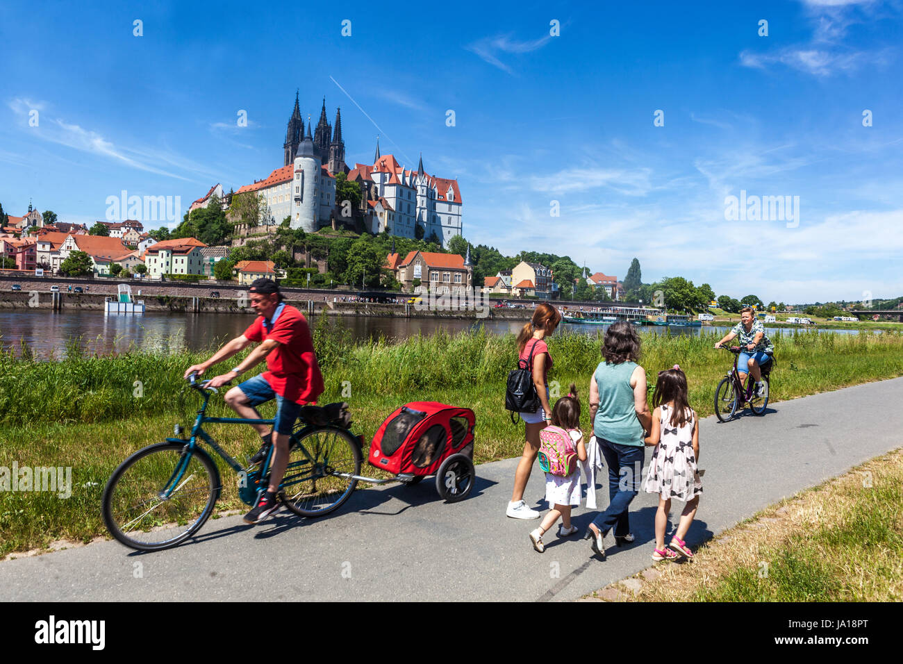Fahrradweg radweg radweg -Fotos und -Bildmaterial in hoher Auflösung ...
