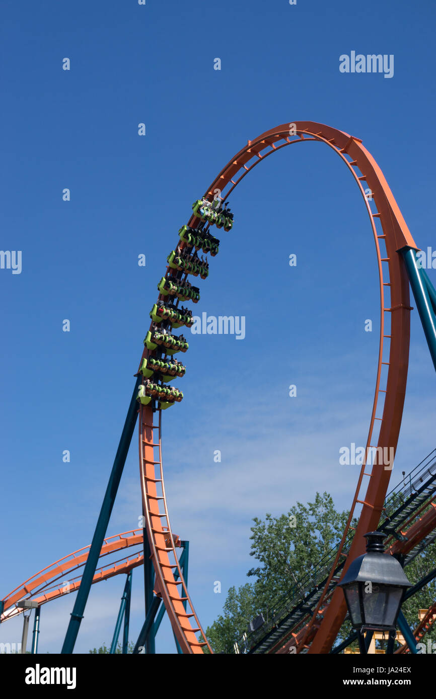 Achterbahn looping -Fotos und -Bildmaterial in hoher Auflösung – Alamy
