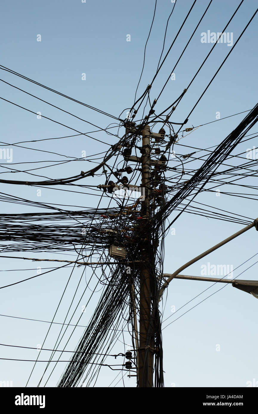 Bangkok electricity cables thailand -Fotos und -Bildmaterial in hoher ...