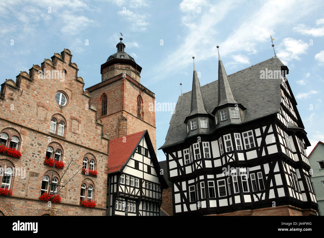 Marktplatz mit historischem Rathaus Stockfotografie - Alamy
