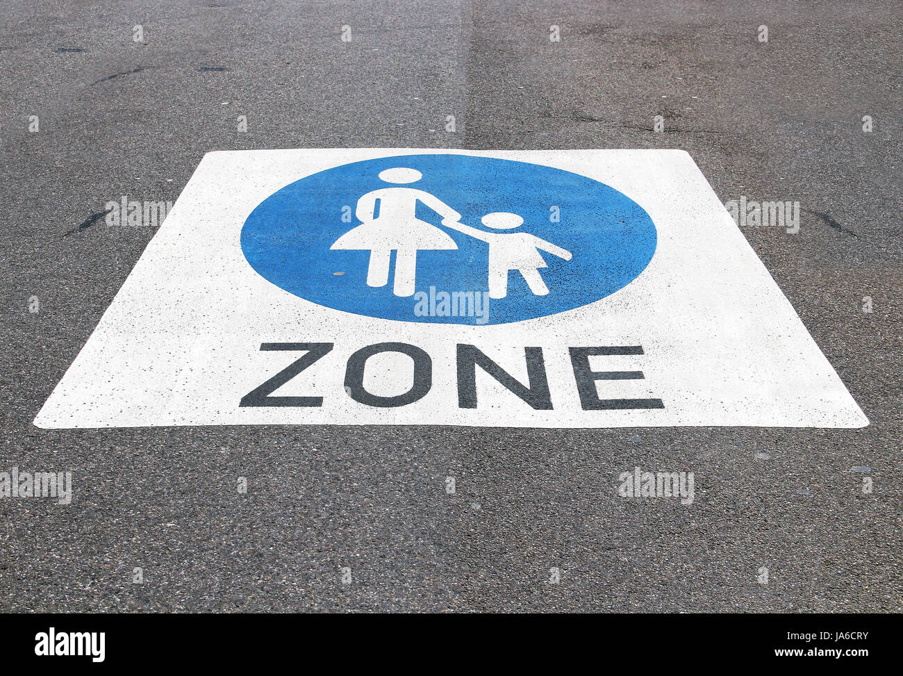 Blue pedestrian zone road sign -Fotos und -Bildmaterial in hoher ...